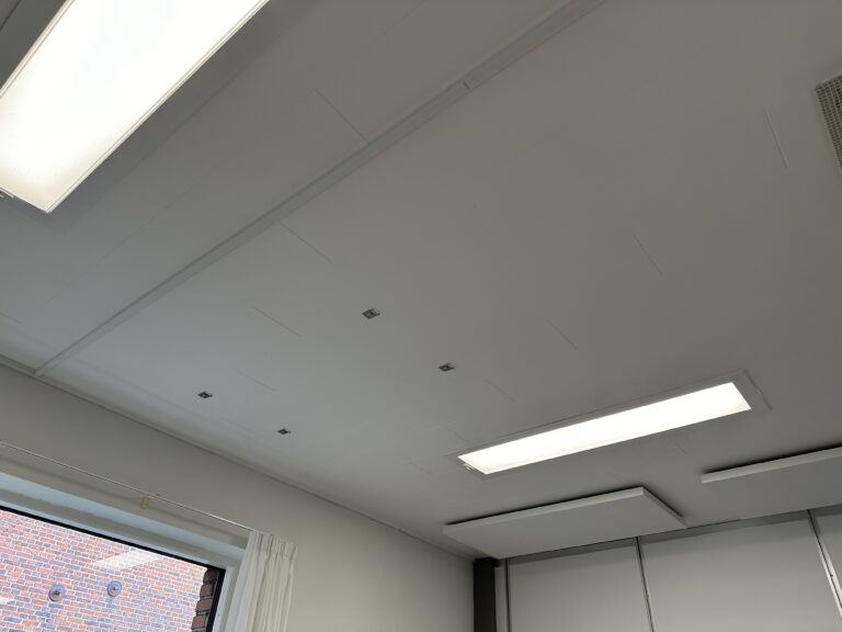 Plader til loft og væg med tæt på beslag 60x120 og 60x60 akustik ...